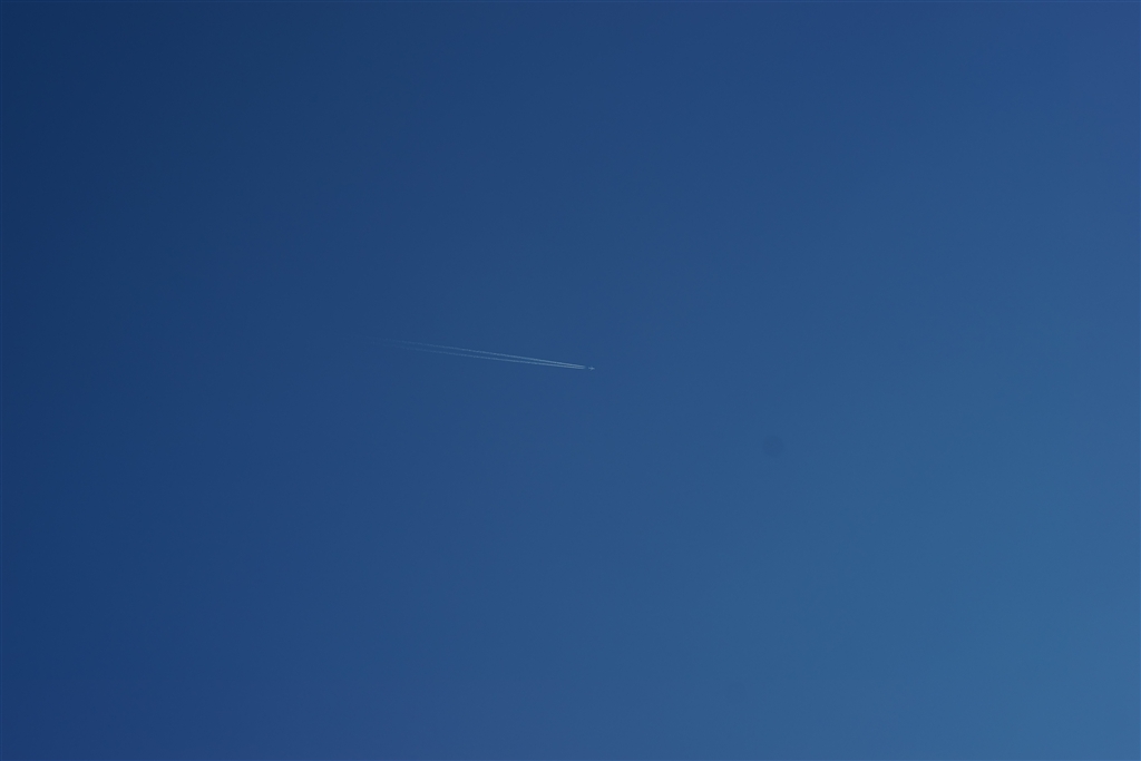 価格.com - 『飛行機雲 (IDC現像、-1EV、全画面) [F8で撮影] [MC Rokkor 58mm F1.4]』SONY α7 ...