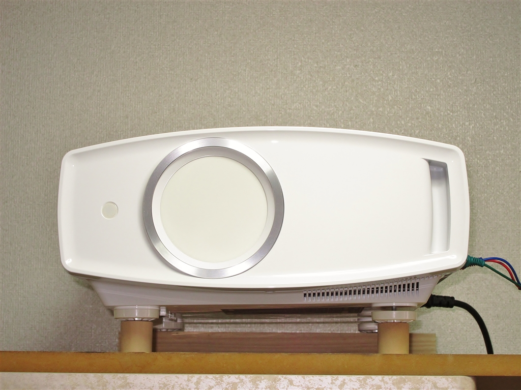 価格.com - 『下部から吸うので上げてあります』JVC DLA-HD750 HDMstさん のクチコミ掲示板投稿画像・写真「ちょっと惚れ ...