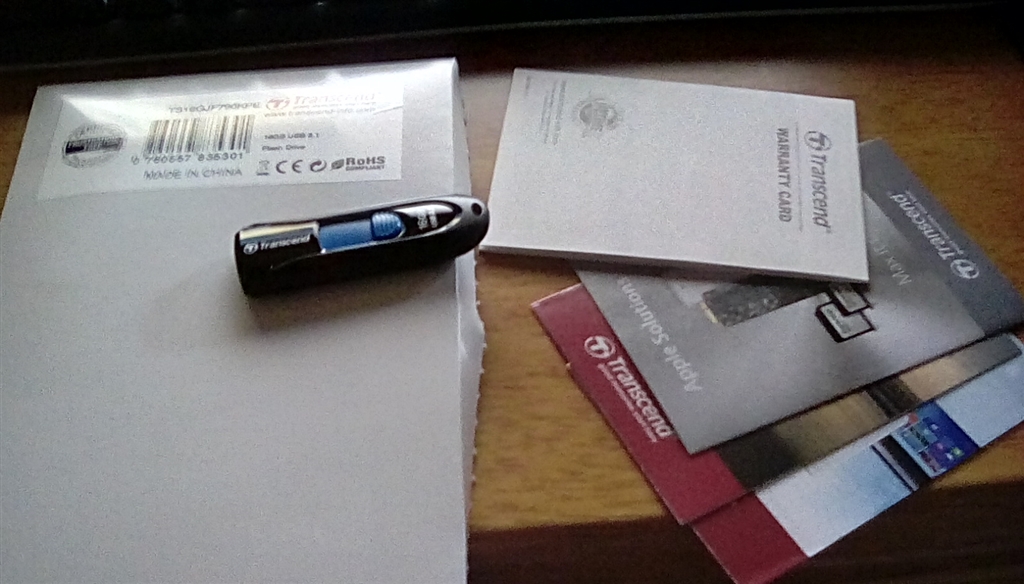 価格.com - 『Warranty Cardと数々の宣伝物』トランセンド JetFlash 790 TS16GJF790 [16GB] あず ...