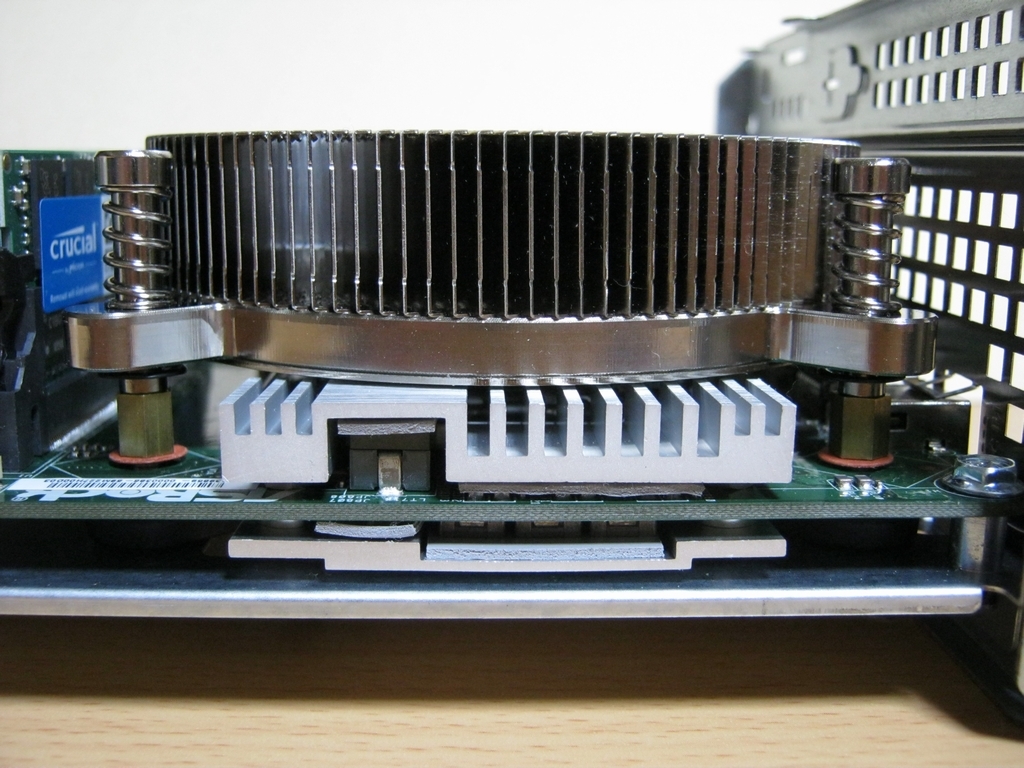 価格.com - 『クーラー底面とVRMヒートシンクとの隙間はテレカ1枚分程度』ASRock DeskMini 110/B/BB [ブラック ...