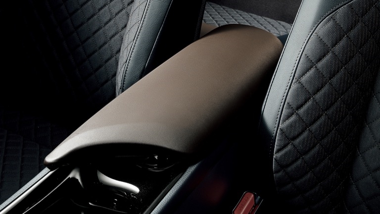 価格.com - トヨタ C-HR 2016年モデル 純ちゃん10さん のクチコミ掲示板投稿画像・写真「センターコンソールボックスの寸法 ...