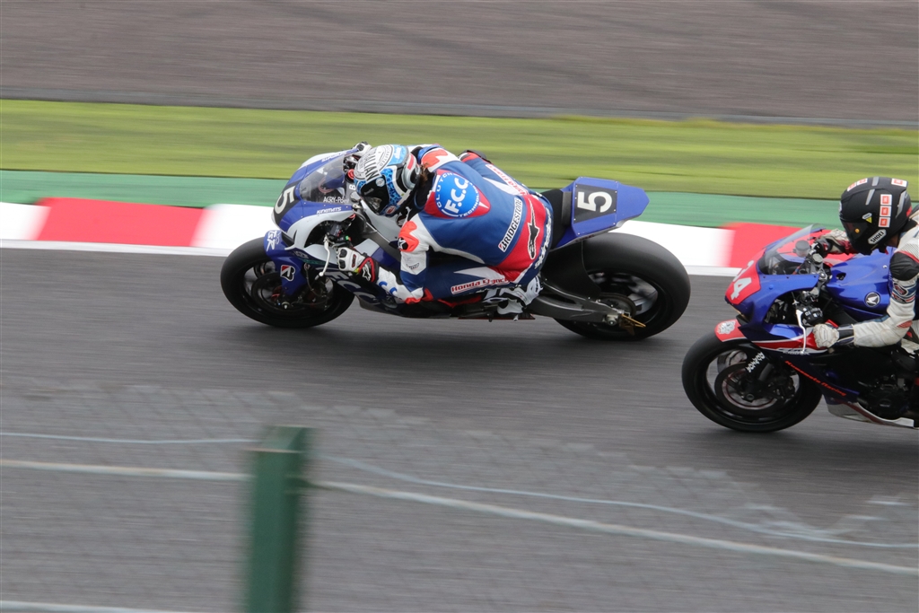 価格.com - 『FCC TSR HONDA 130R』CANON EOS 80D EF-S18-135 IS USM レンズキット ...