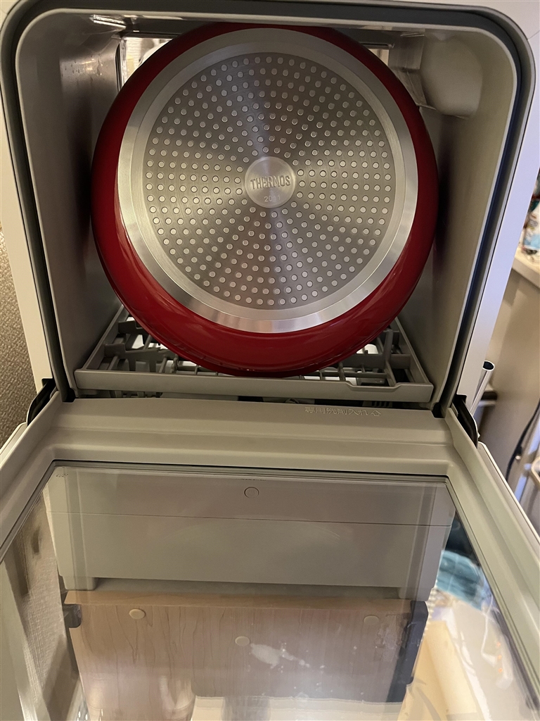 価格.com - パナソニック SOLOTA NP-TML1-W [ホワイト] ダメダメ若葉マークさん のクチコミ掲示板投稿画像・写真「サーモス 24cmフライパンなんとか入った」[3802167]