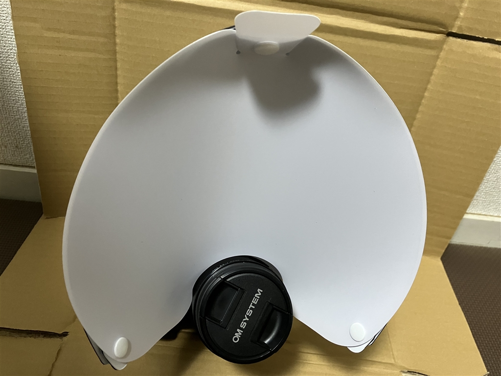 価格.com - 『写真にはないですが、下側につけるディフューザーも付属してます』OMデジタルソリューションズ M.ZUIKO DIGITAL ...