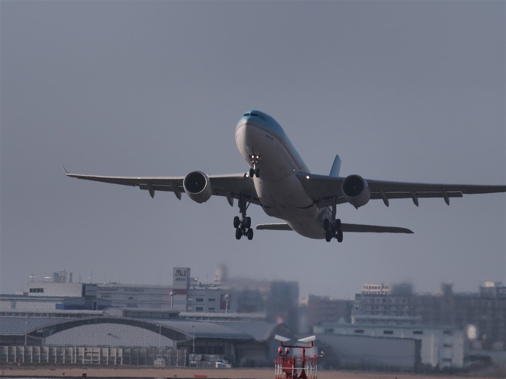飛行機を撮っておられる方いらっしゃいますか』 オリンパス M 飛行機を撮っておられる方いらっしゃいますか』 オリンパス M