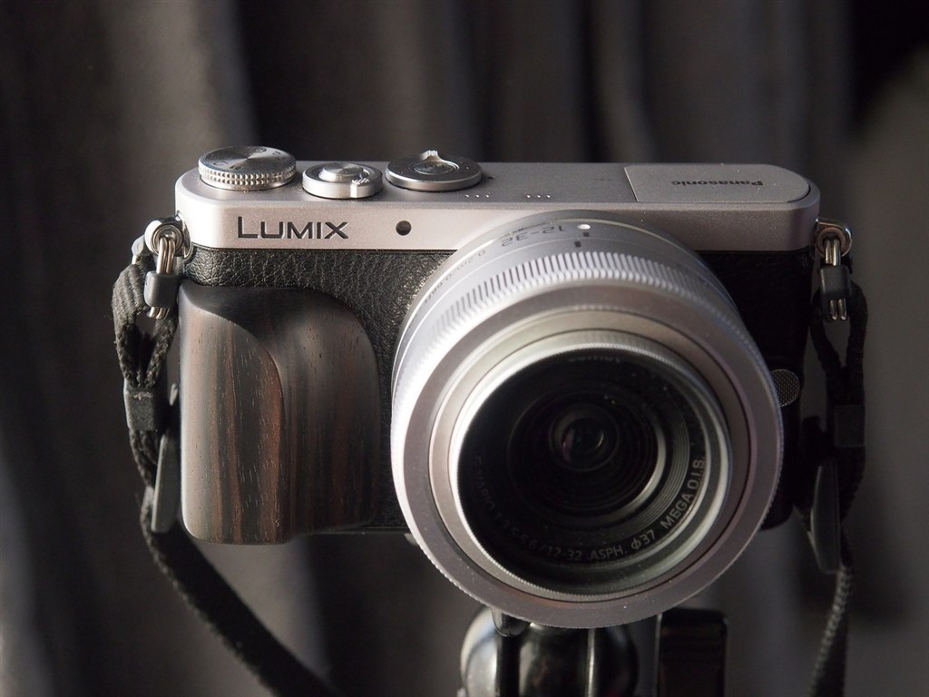 自作ウッドグリップと液晶誤タッチ防止』 パナソニック LUMIX 自作ウッドグリップと液晶誤タッチ防止』 パナソニック LUMIX