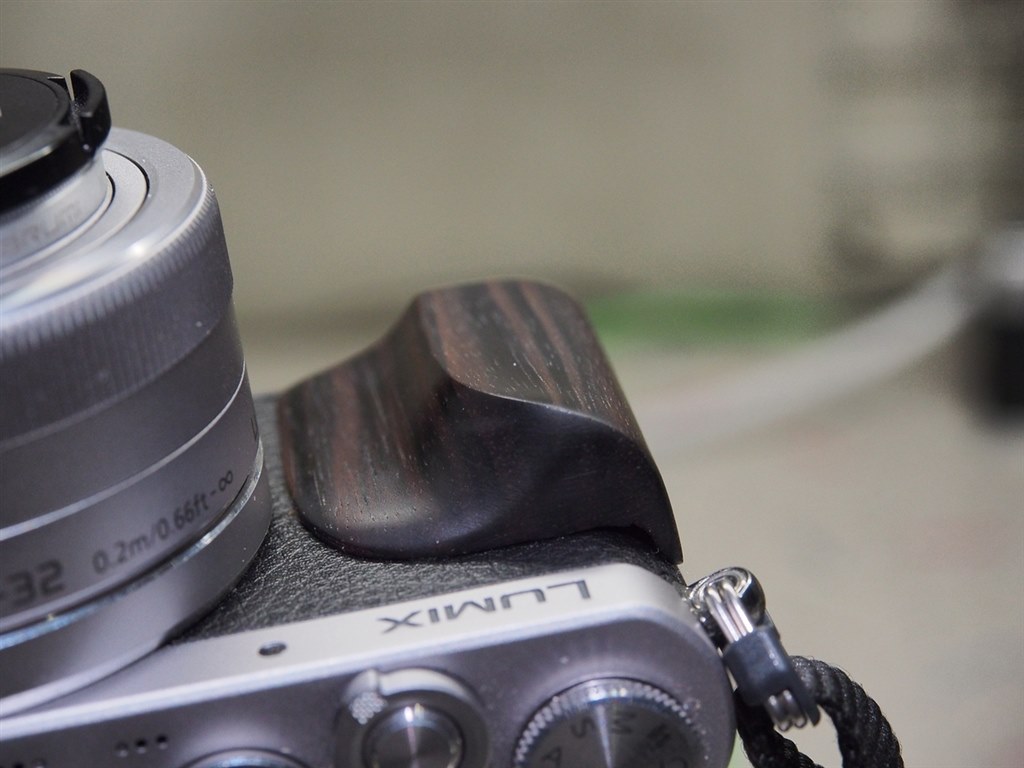 自作ウッドグリップと液晶誤タッチ防止』 パナソニック LUMIX 自作ウッドグリップと液晶誤タッチ防止』 パナソニック LUMIX