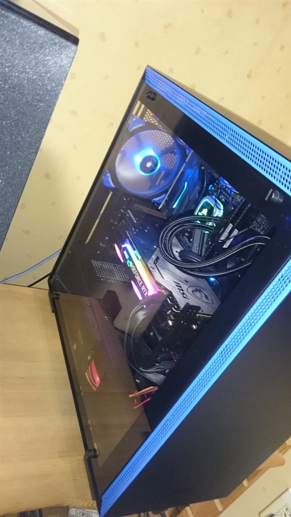 折角のケーブル隠し・・・』 NZXT H700 CA-H700B のクチコミ 折角のケーブル隠し・・・』 NZXT H700 CA-H700B のクチコミ