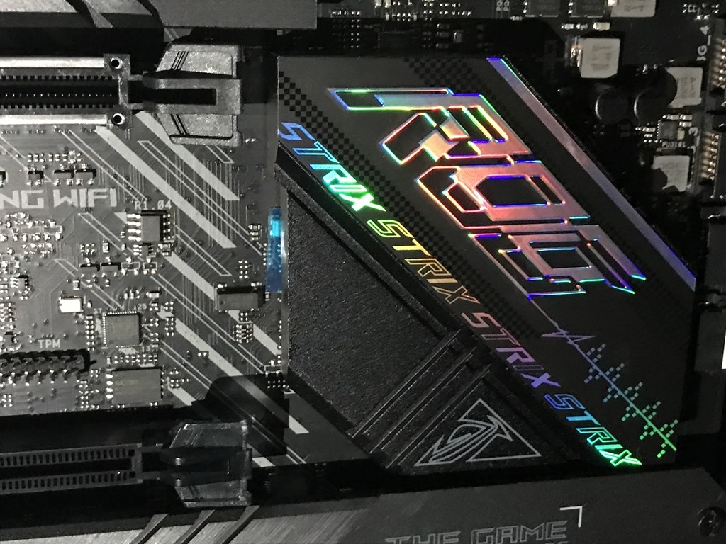 保護フィルムが剥がせなくて困っています。』 ASUS ROG STRIX 保護フィルムが剥がせなくて困っています。』 ASUS ROG STRIX