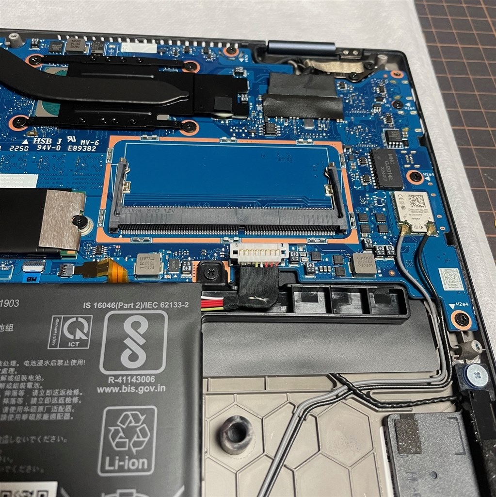 メモリー増設できました』 ASUS ExpertBook B5 B5302CEA メモリー増設できました』 ASUS ExpertBook B5 B5302CEA